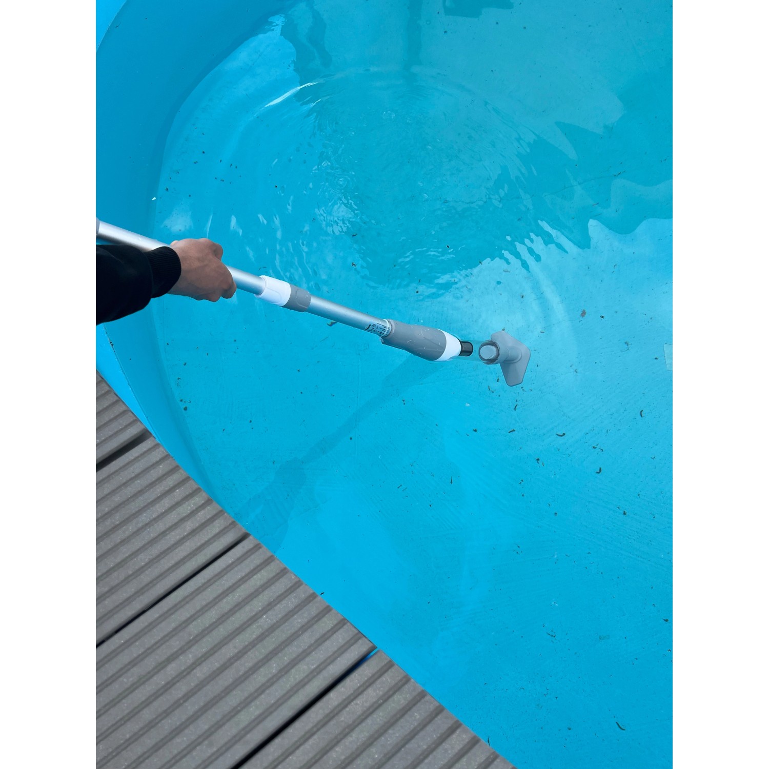 Pool-Handsauger inkl. Akku und Ladegerät Weiß-Grau kaufen bei OBI