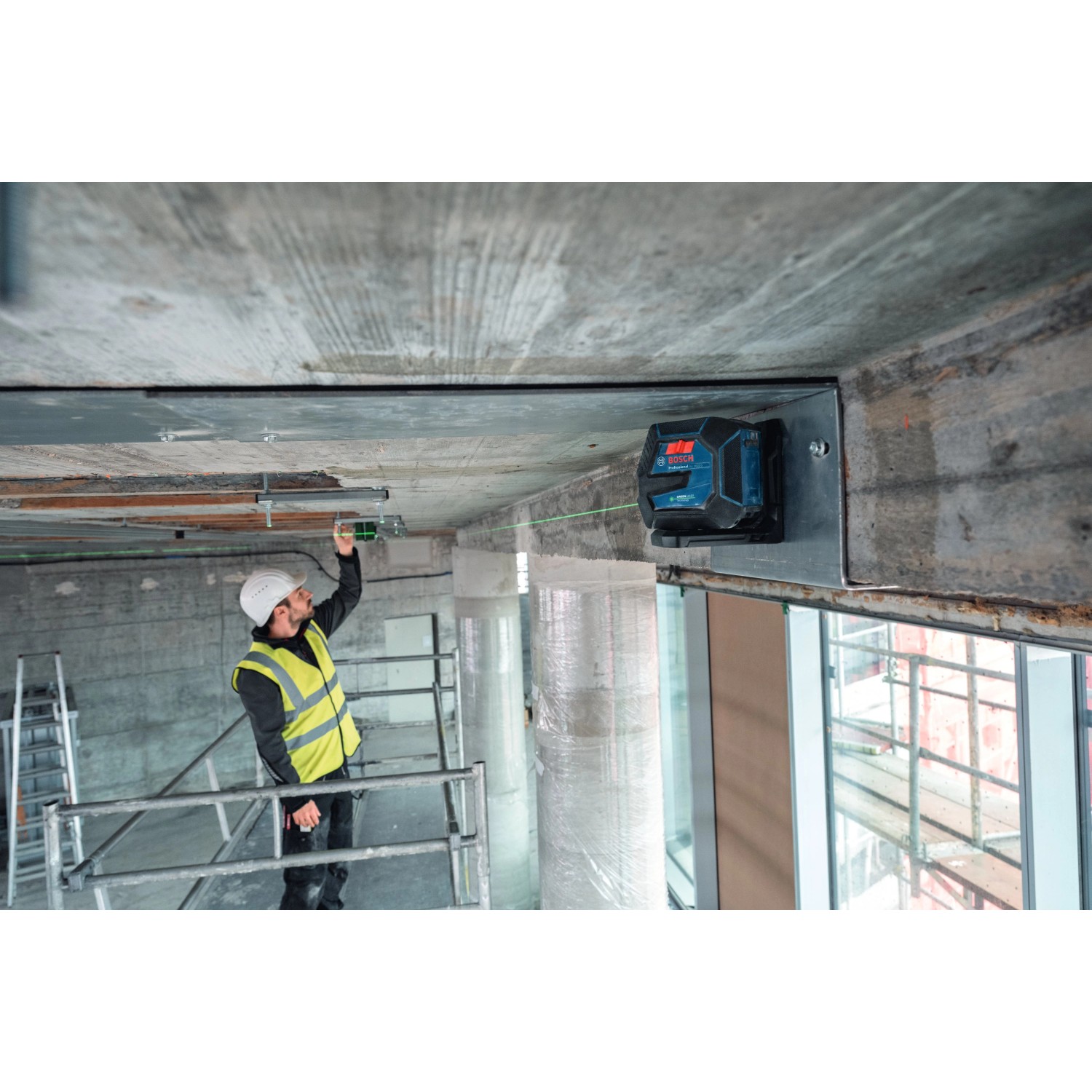 Bosch Professional Linienlaser GLL 20-22 G mit Universalhalterung LB 10 ...