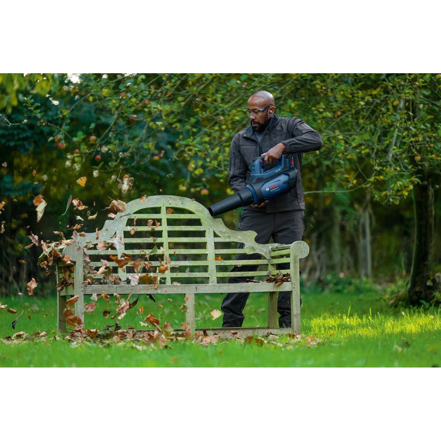 Bosch Professional Akku-Laubbläser GBL 18V-800 Solo kaufen bei OBI
