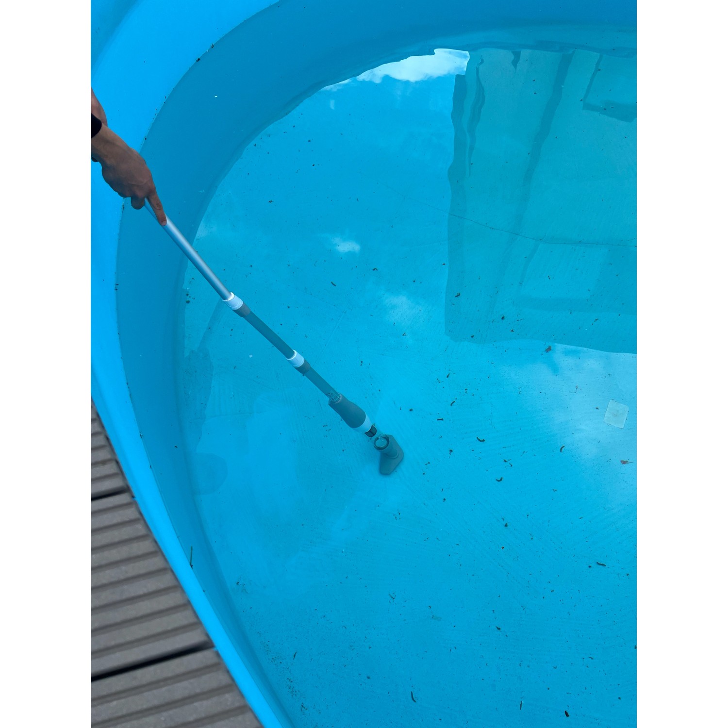 Pool-Handsauger inkl. Akku und Ladegerät Weiß-Grau kaufen bei OBI