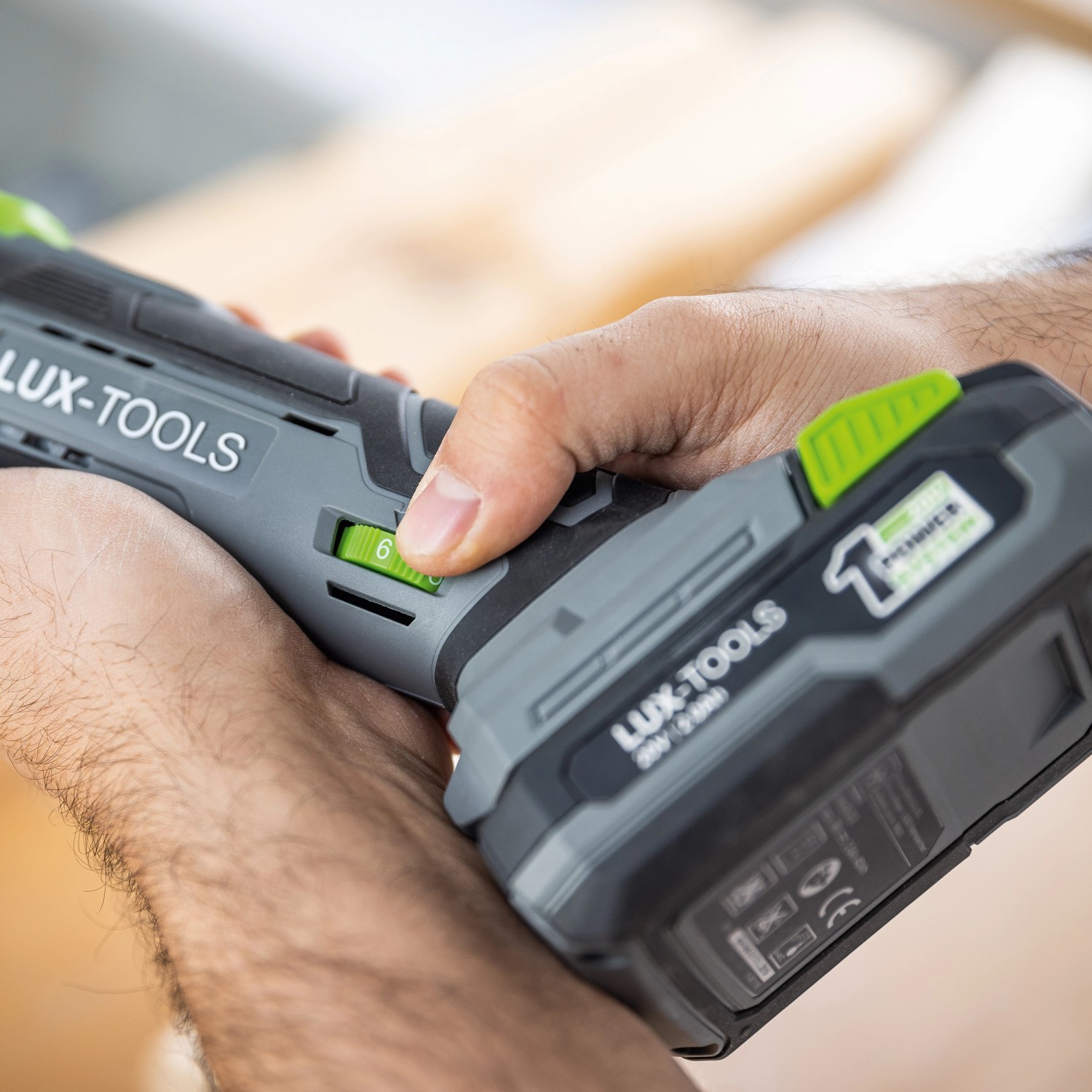 LUX Akku-Multitool 1 PowerSystem A-MFW-20 15-teilig bei OBI