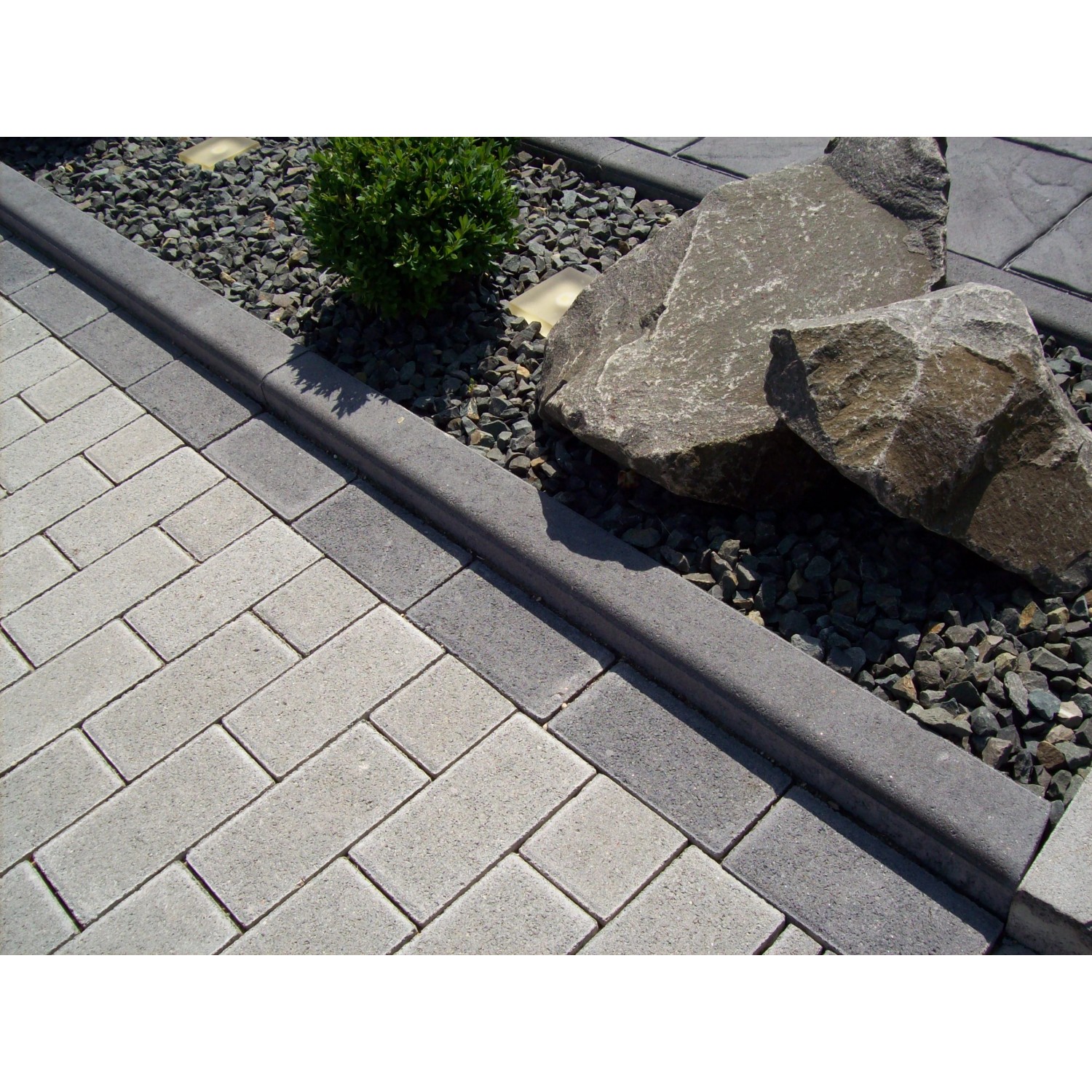 Tiefbordstein Anthrazit 100 cm x 20 cm x 8 cm kaufen bei OBI