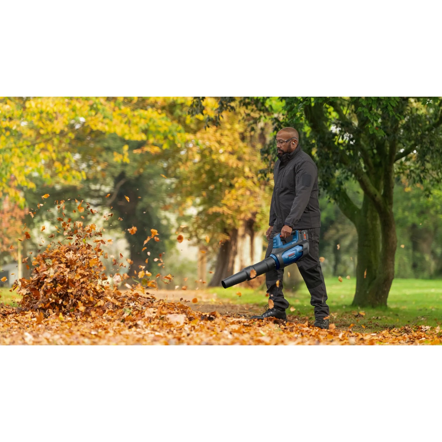 Bosch Professional Akku-Laubbläser GBL 18V-800 Solo kaufen bei OBI