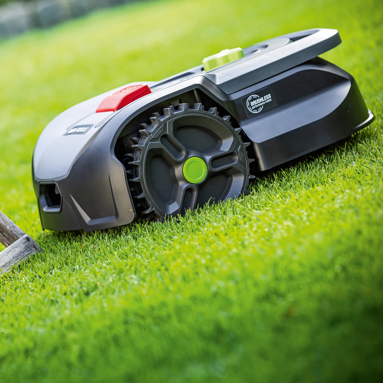 LUX-TOOLS Mähroboter A-RMR-300-24 300 m² kaufen bei OBI