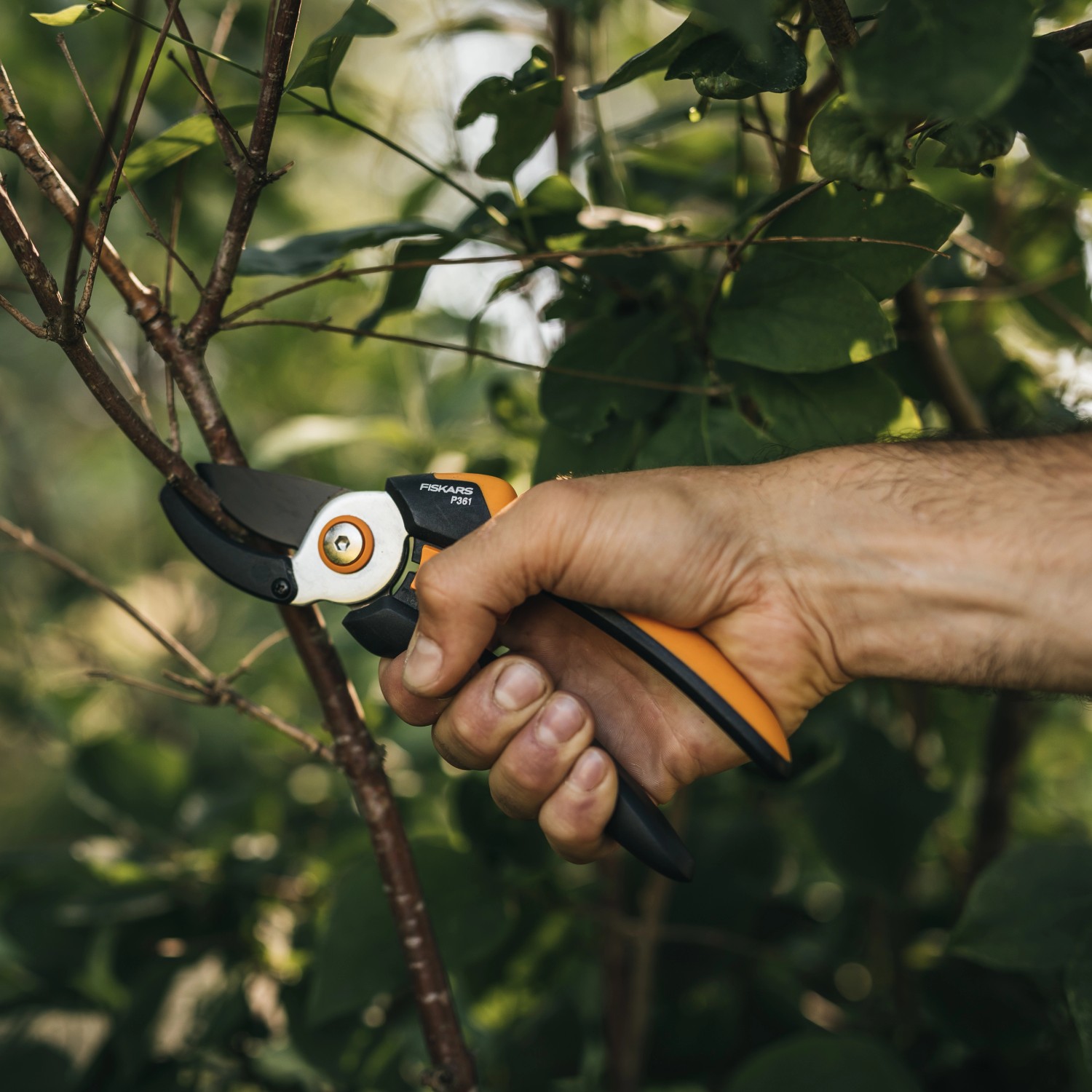 Fiskars Amboss-Gartenschere P361 Solid Orange-Schwarz kaufen bei OBI