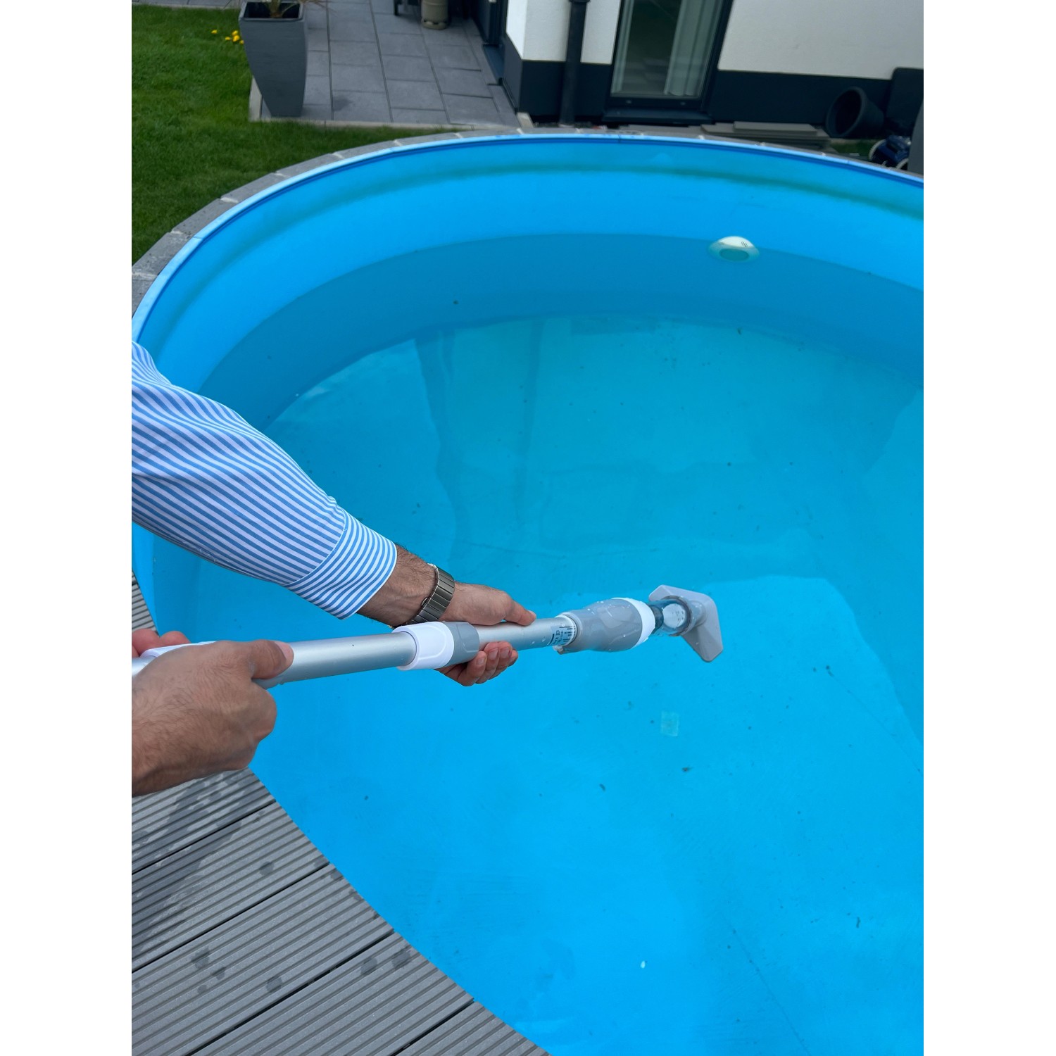 Pool-Handsauger inkl. Akku und Ladegerät Weiß-Grau kaufen bei OBI