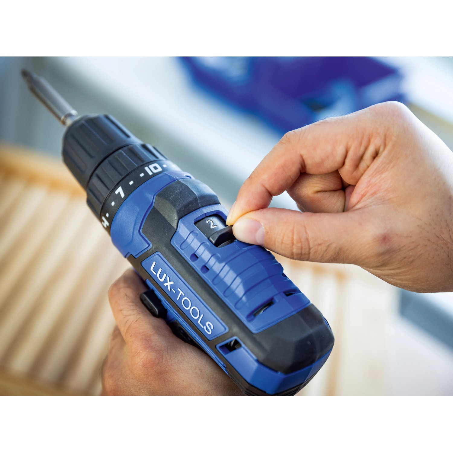 LUX-TOOLS Akku Bohrschrauber A-BS-12-23 12 V kaufen bei OBI