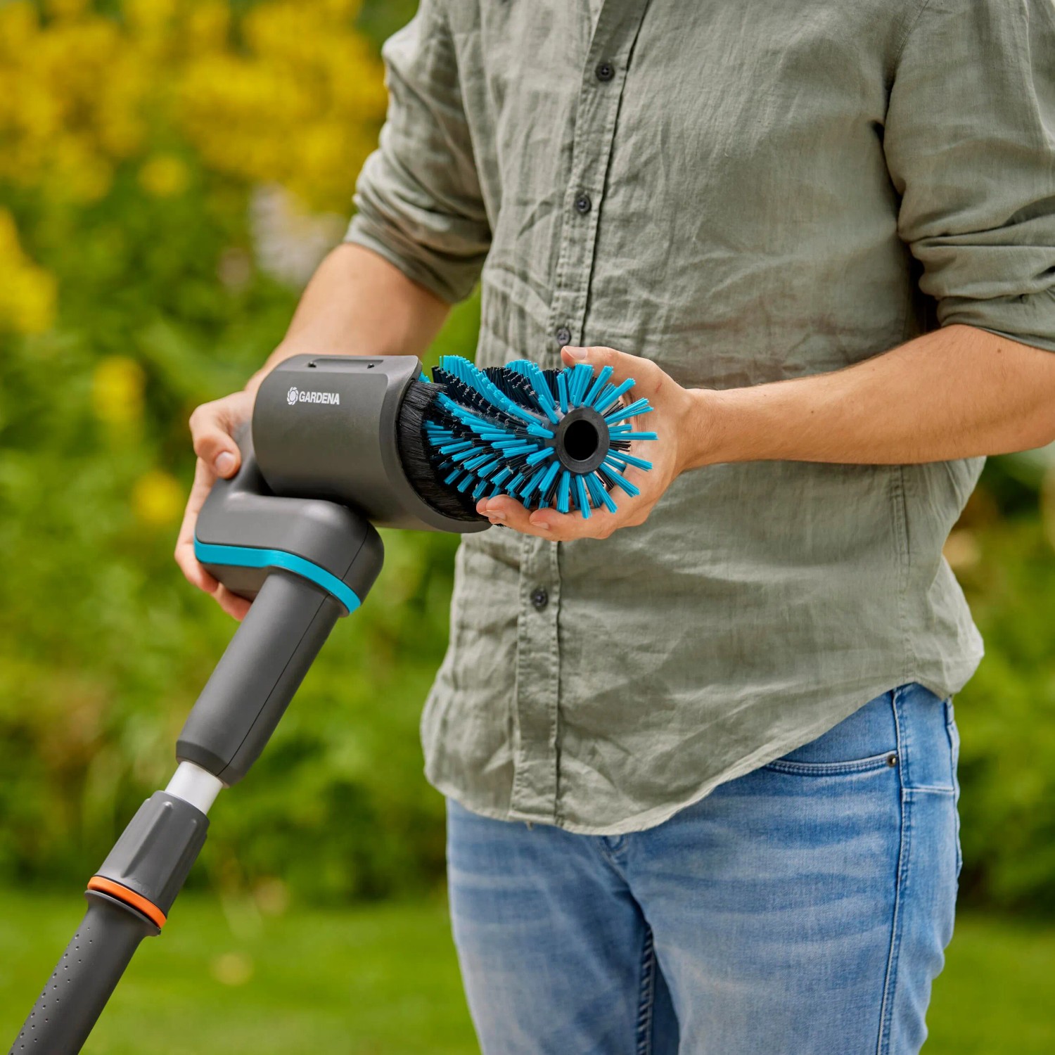 Gardena Akku-Multi-Reiniger AquaBrush Patio 03/18V P4A Solo kaufen bei OBI