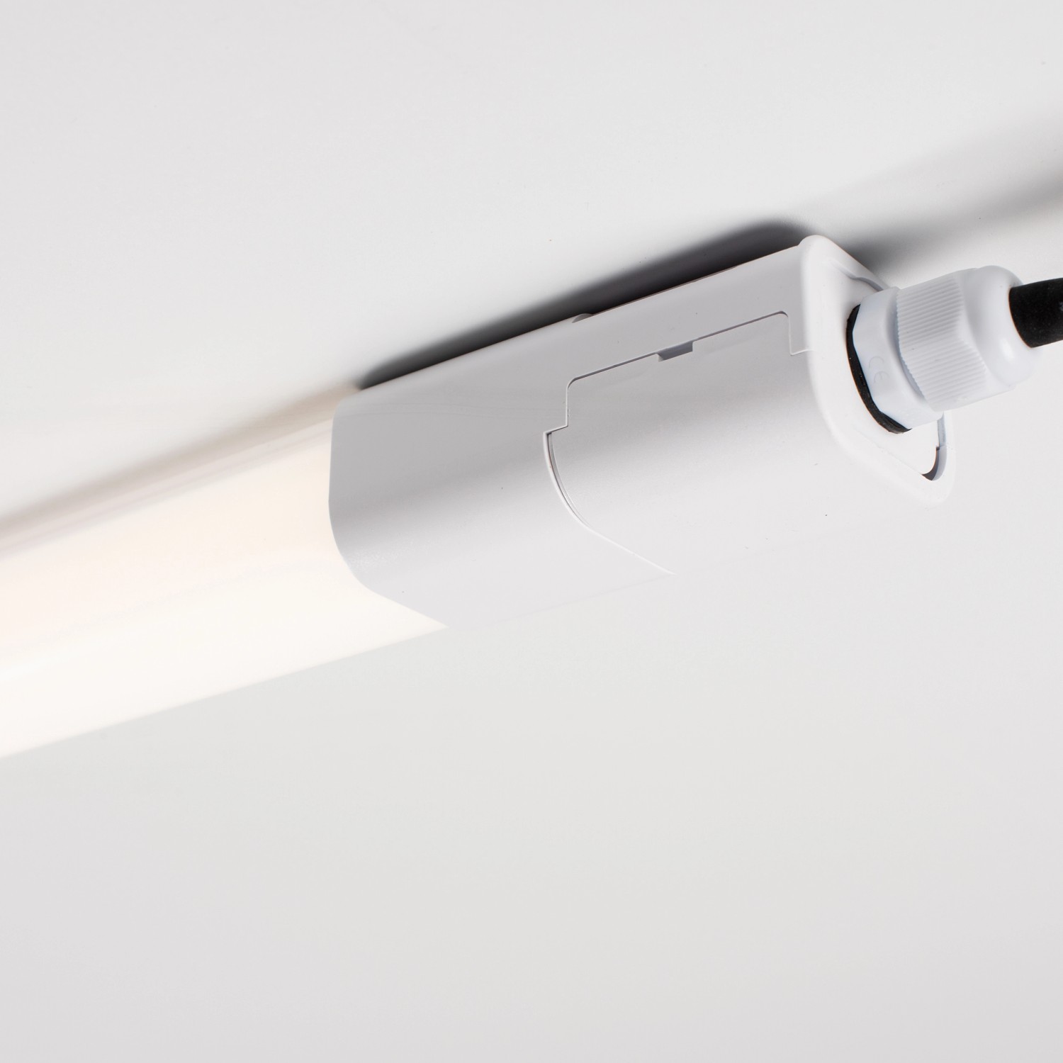 LED-Feuchtraumleuchte Strip 15 W 1725 lm 4000 K 60 cm Grau kaufen bei OBI