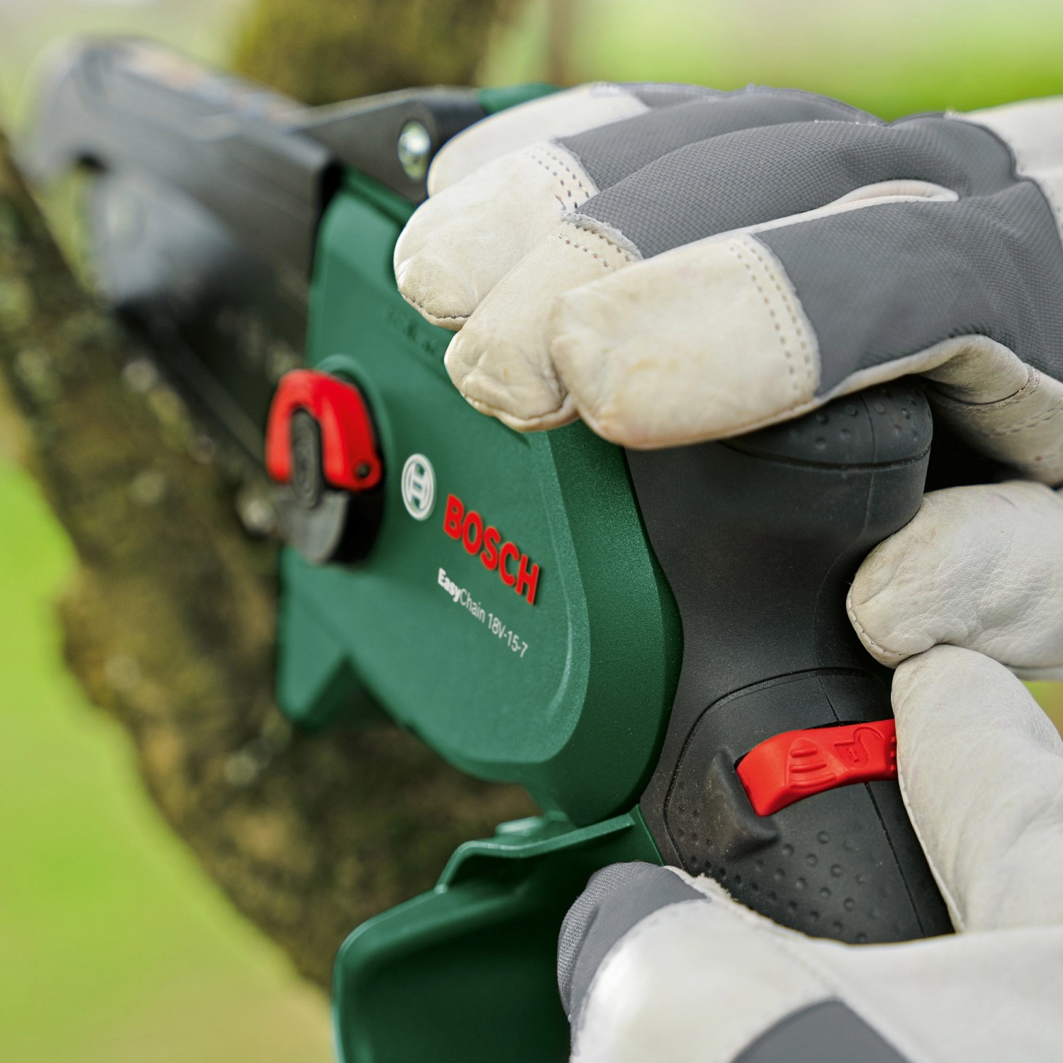 Bosch Akku-Gehölzschneider EasyChain 18 V-15-7 bei OBI