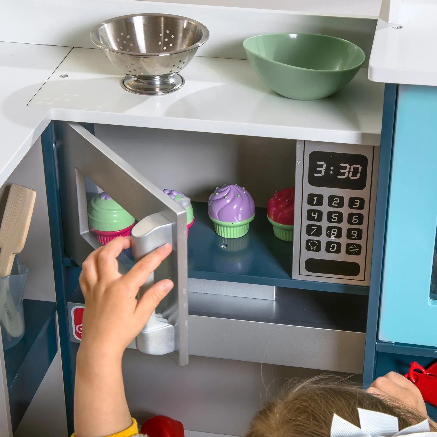 Step2 Spielküche Grand Walk In Wood Kitchen kaufen bei OBI